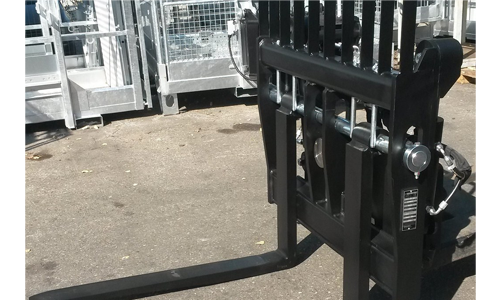 Floating Fork Carriage with Hydraulic Leveling | Manitou | Parallel Ag