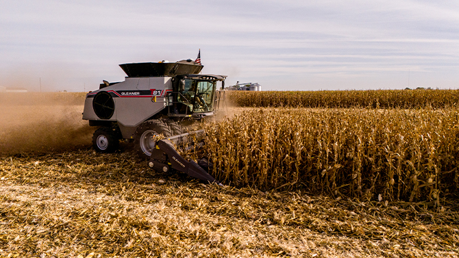 T Series Combines | Gleaner | Parallel Ag